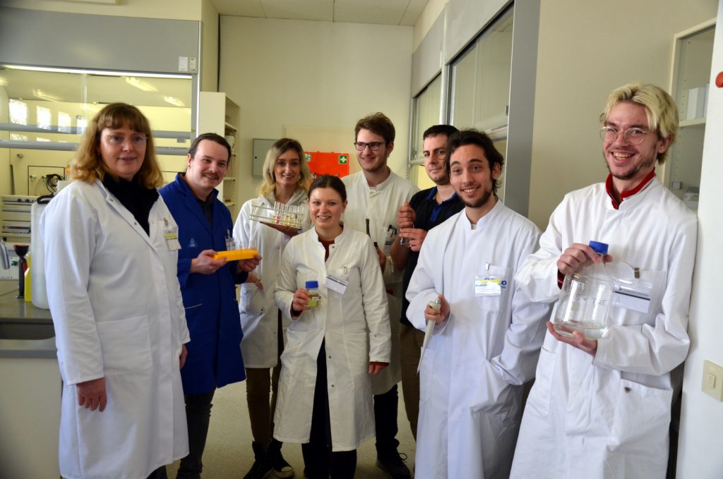 Über uns - Chemieschule Dr. Erwin Elhardt